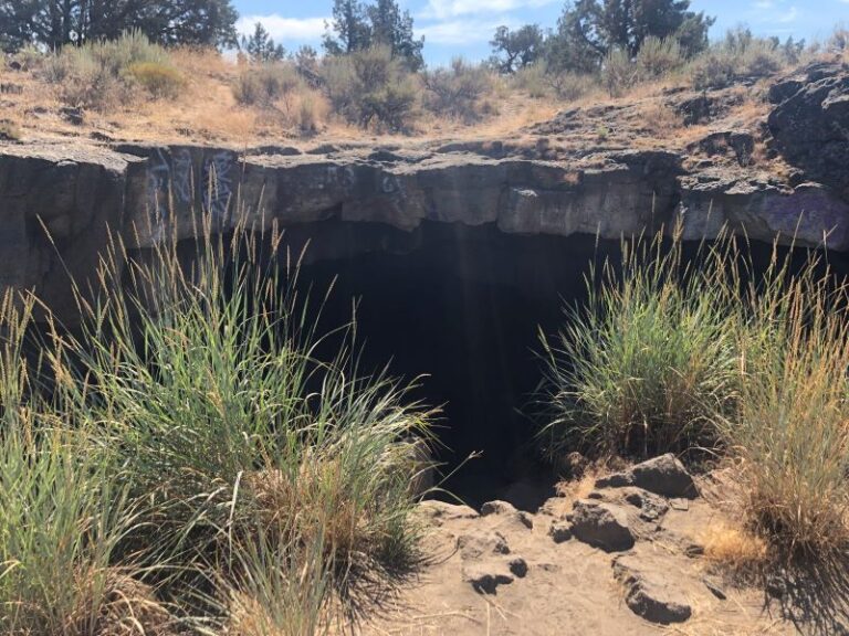 Lava Caves Bend Oregon | 6 BEST Caves Near Bend (+Maps)