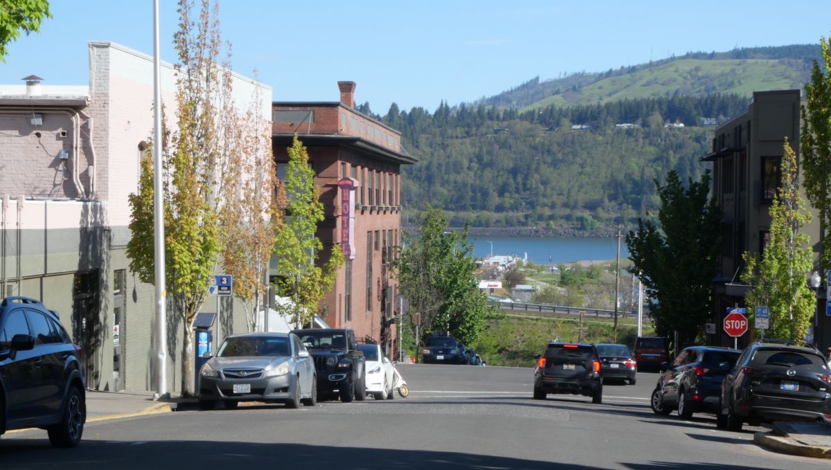Discover Hood River Oregon | 2026 Visitor's Guide (+Maps)