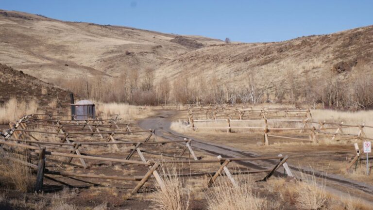 Hart Mountain Hot Springs Oregon - How to do it Right (+Maps)